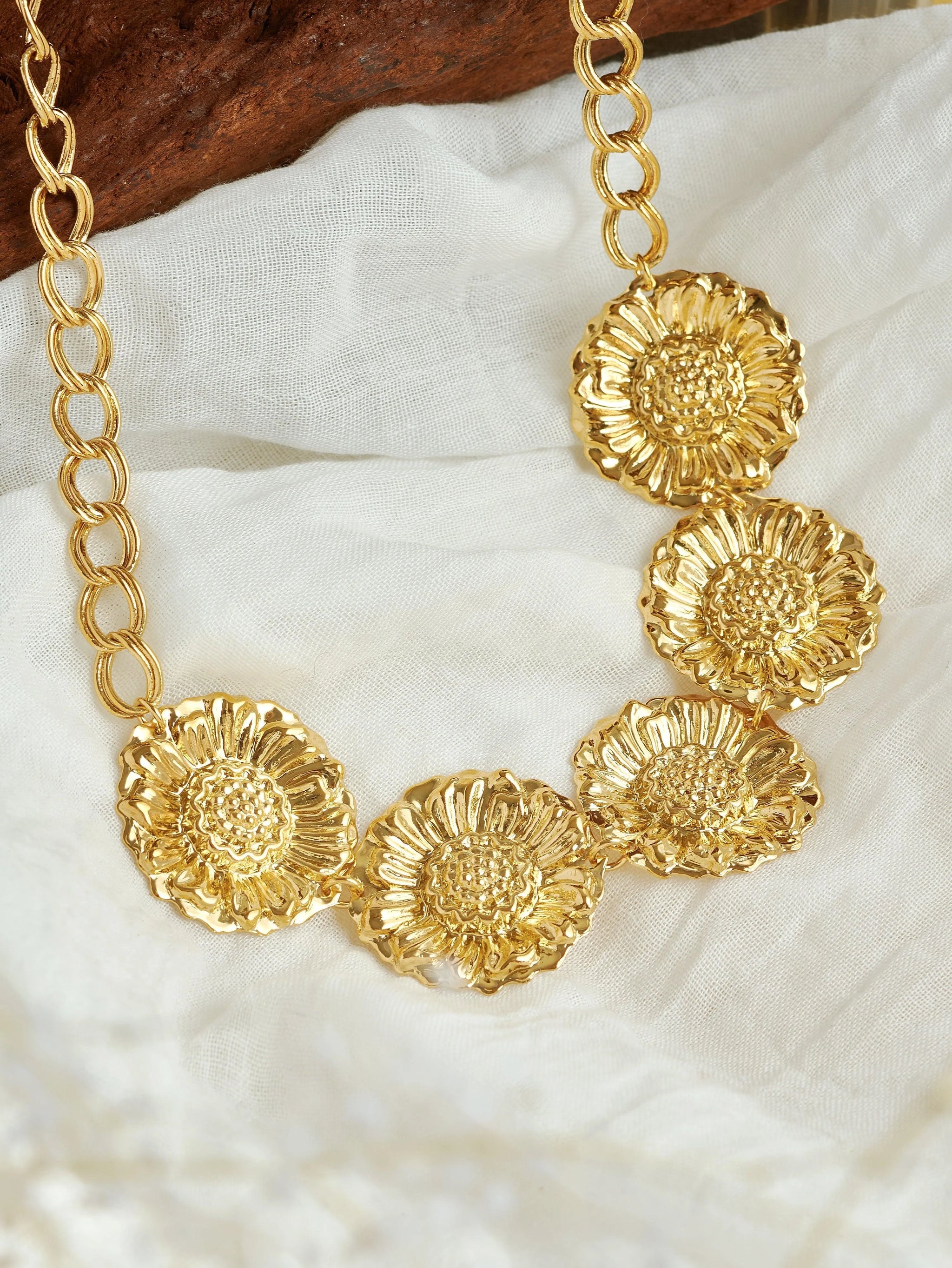 Maxi Collier Floral Doré 24k JANNA - Pour Femmes